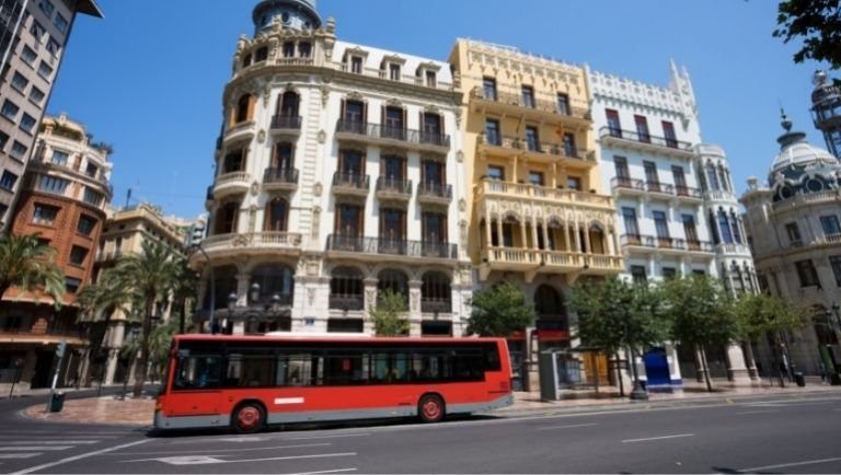 ¿Cómo moverse por Valencia? Guía del transporte público valenciano